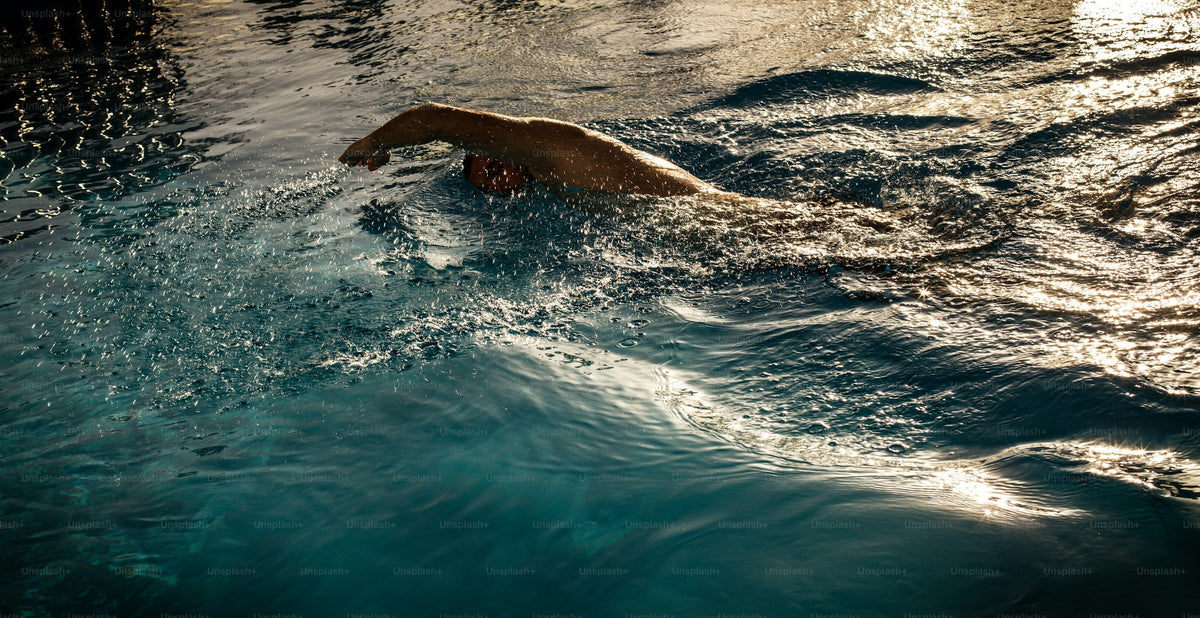 7 Celebrities that Love to Swim – Zygo